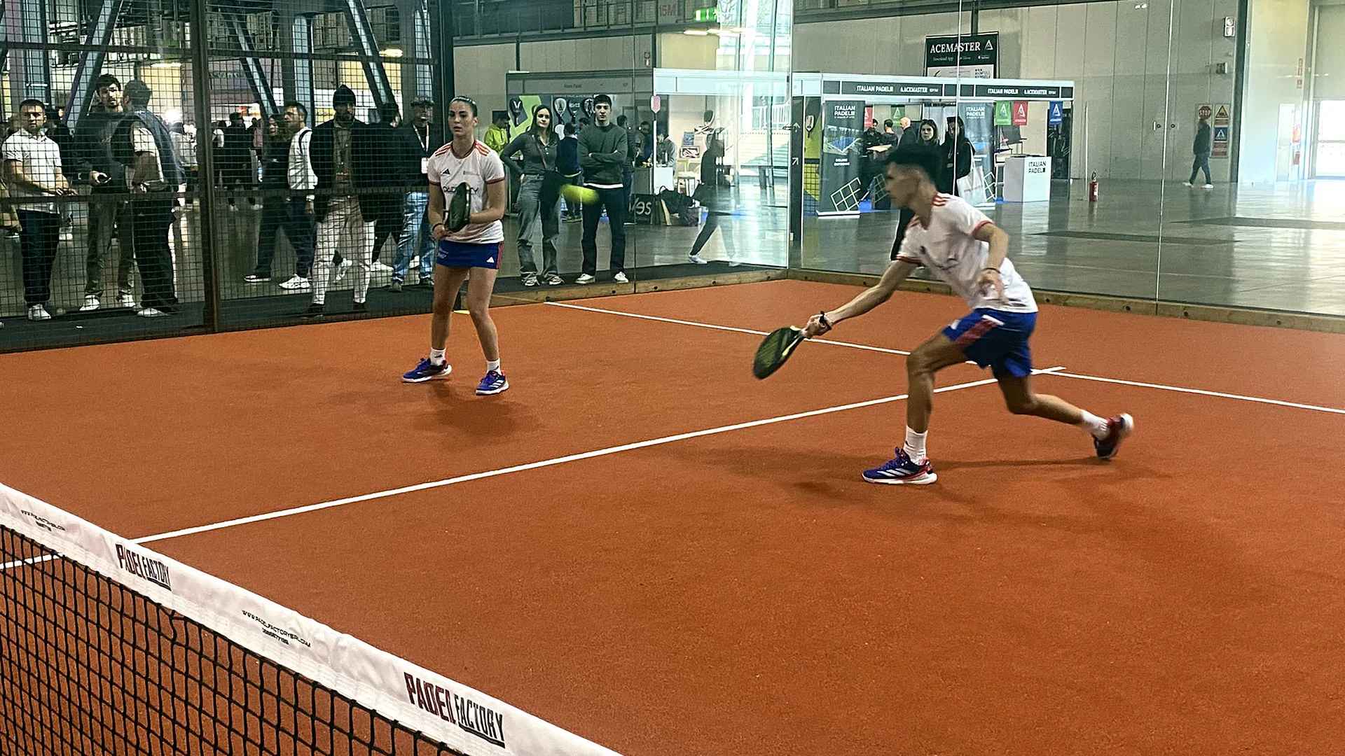 Padel, ecco i pro e contro del doppio misto