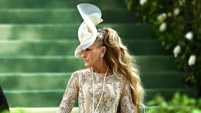 Why Taylor Swift, Travis Kelce, Sarah Jessica Parker, Olivia Rodrigo ...