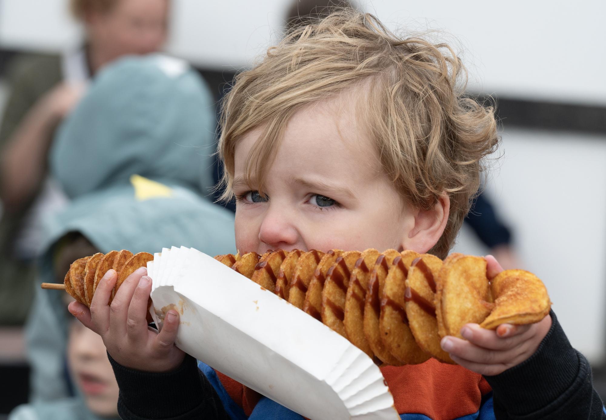 12 fabulous pics of Fairhaven Lake Food Festival as hundreds turn out ...