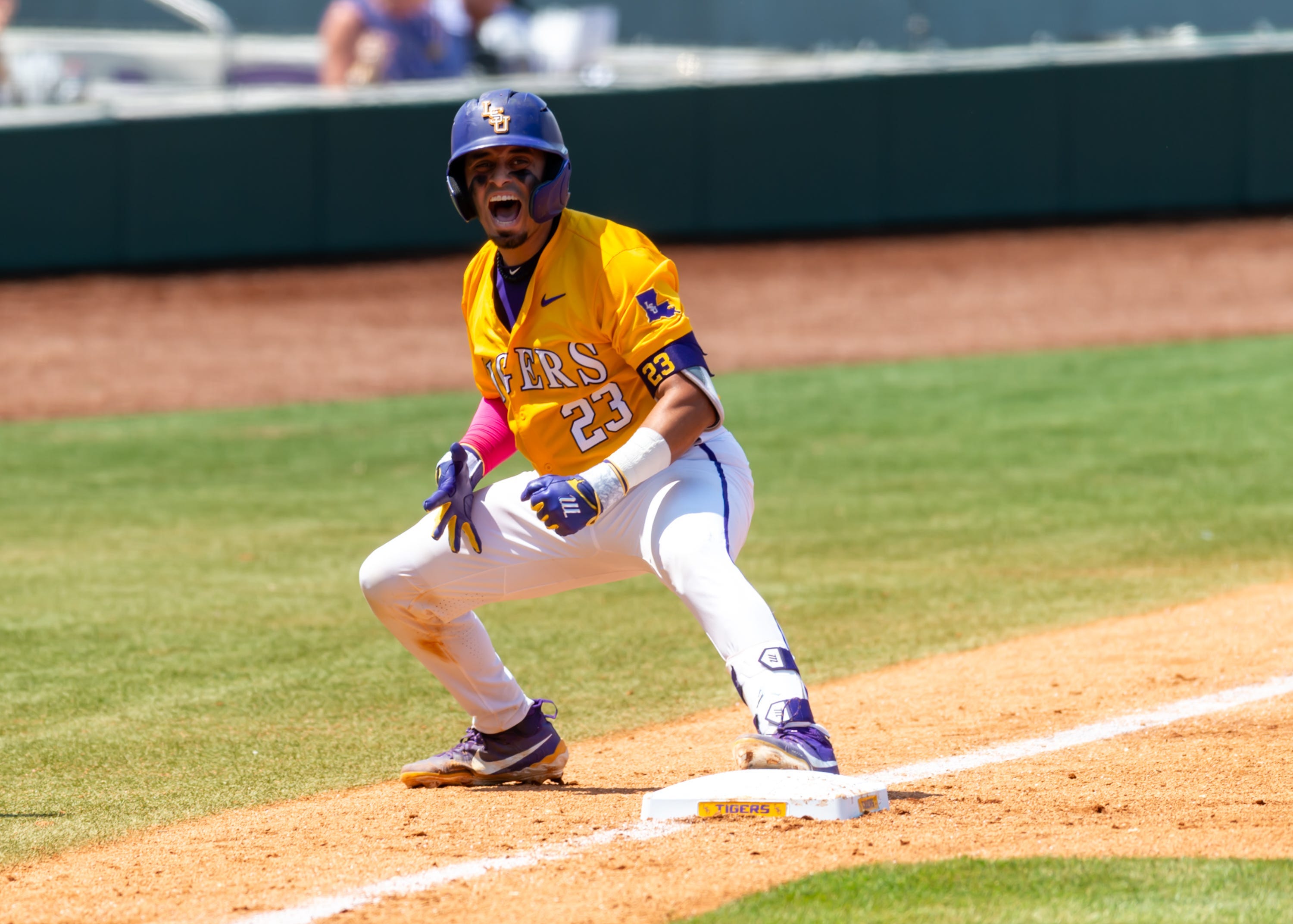 LSU baseball wins rubber match to finish regular season on high note