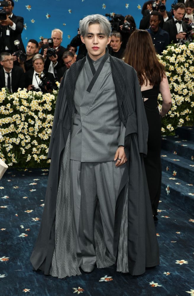 S.Coups, líder del grupo de K-Pop SEVENTEEN, hizo un elegante debut en ...