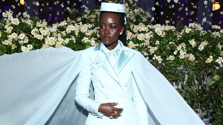 Lupita N'yongo Brings Back Outdated 2010s Eyebrow Trend At The 2025 Met ...