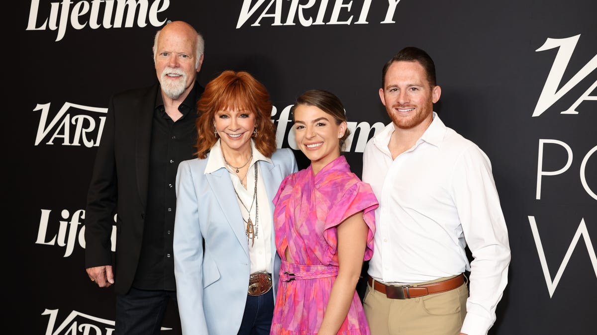 Reba McEntire Fans Missed the Star's Rare Public Outing With Her ...