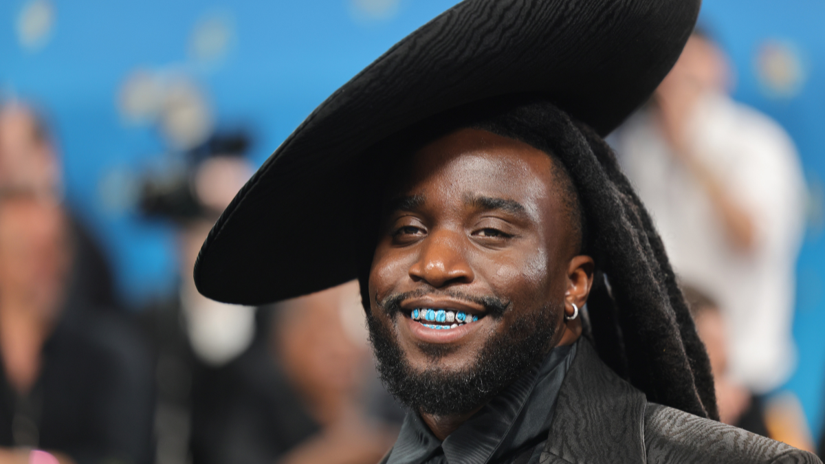 See Shaboozey's Eye-Popping Red Carpet Look At 2025 Met Gala