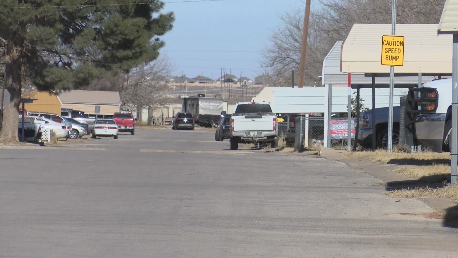 Police: Tree blocking roadway near intersection in Greenwood