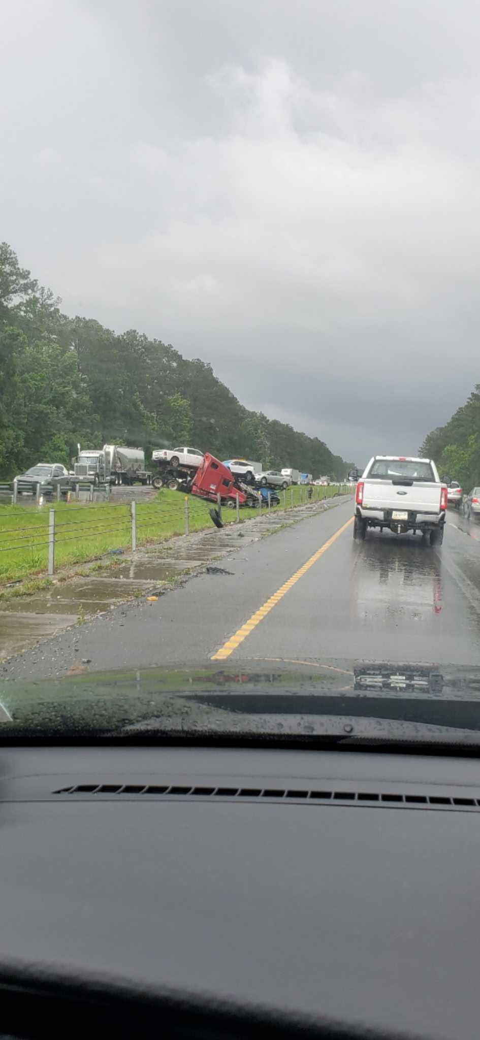 Traffic backed up after big rig veers off road on I-10 west of Hammond