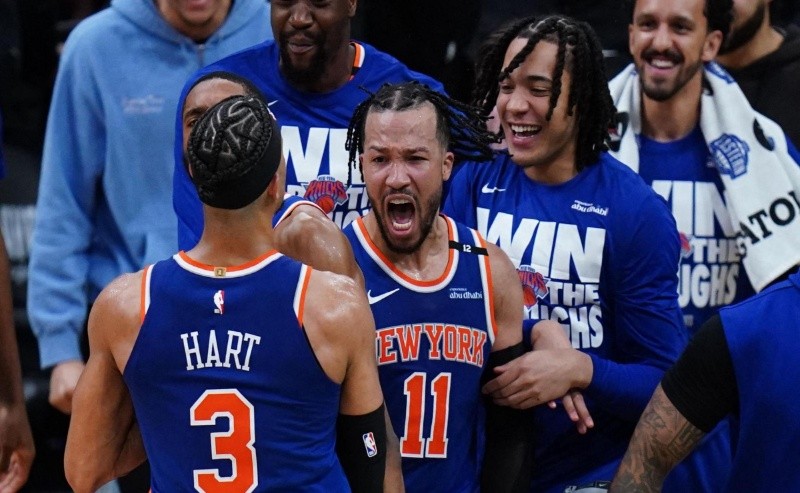 Yankees Collapse, But Bronx Crowd Erupts for Knicks' Stunning Comeback ...