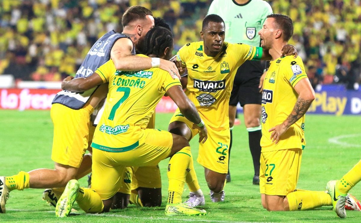 Atlético Bucaramanga sufre: Racing lo desbancó en la tabla de ...