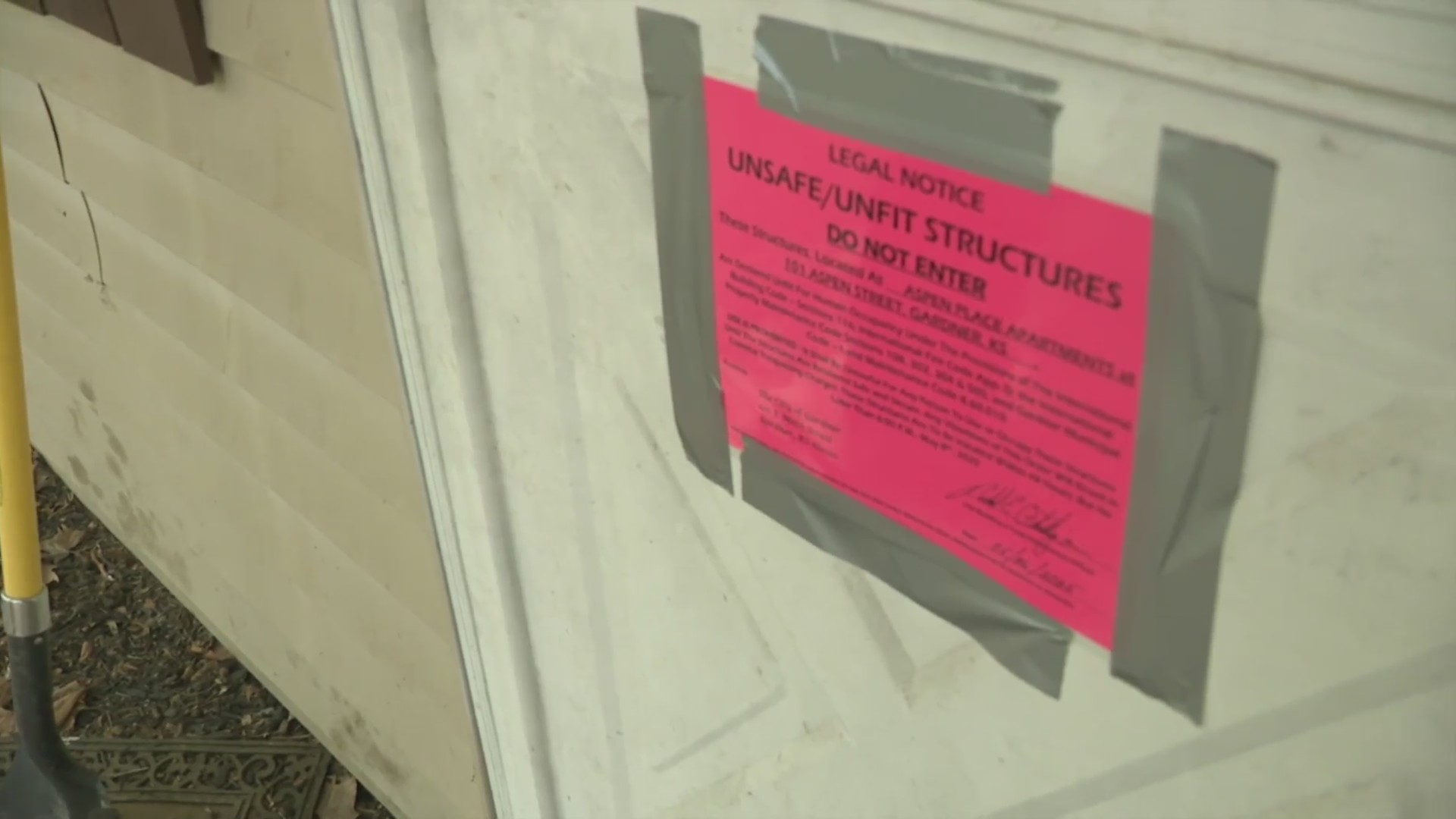 City of Gardner gives residents at apartment complex 48 hours to move