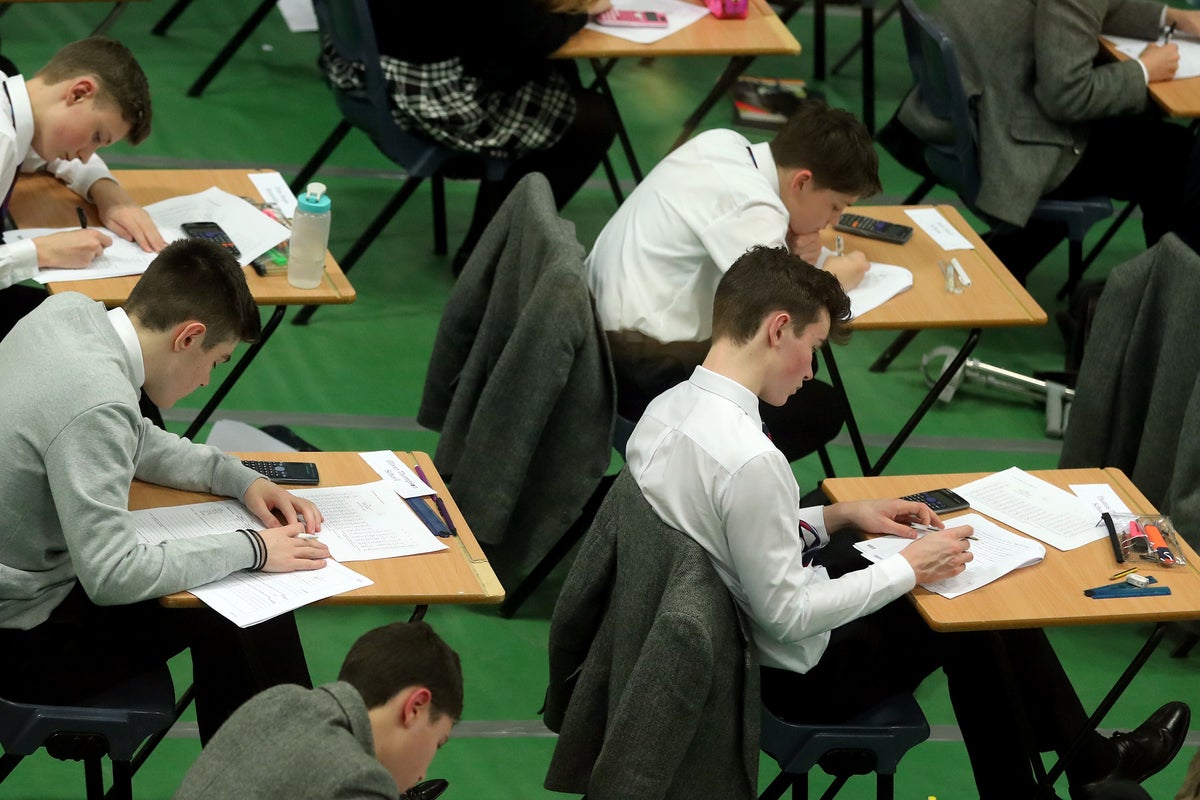 Thousands to receive GCSE results via app in pilot scheme