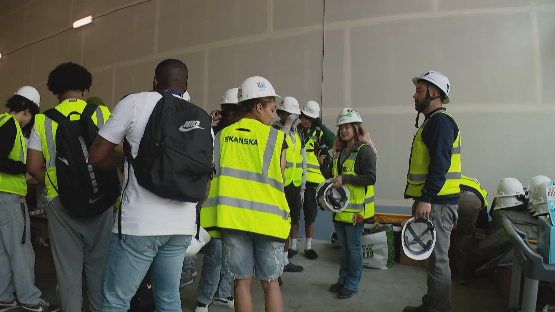 Seattle students explore work site, career paths with Youth in Construction