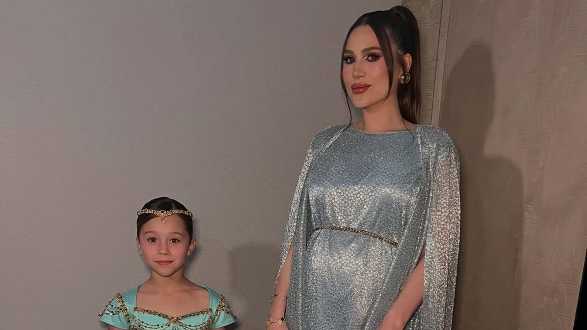 Al estilo de una 'princesa', la esposa de 'El Canelo' presume su baby bump