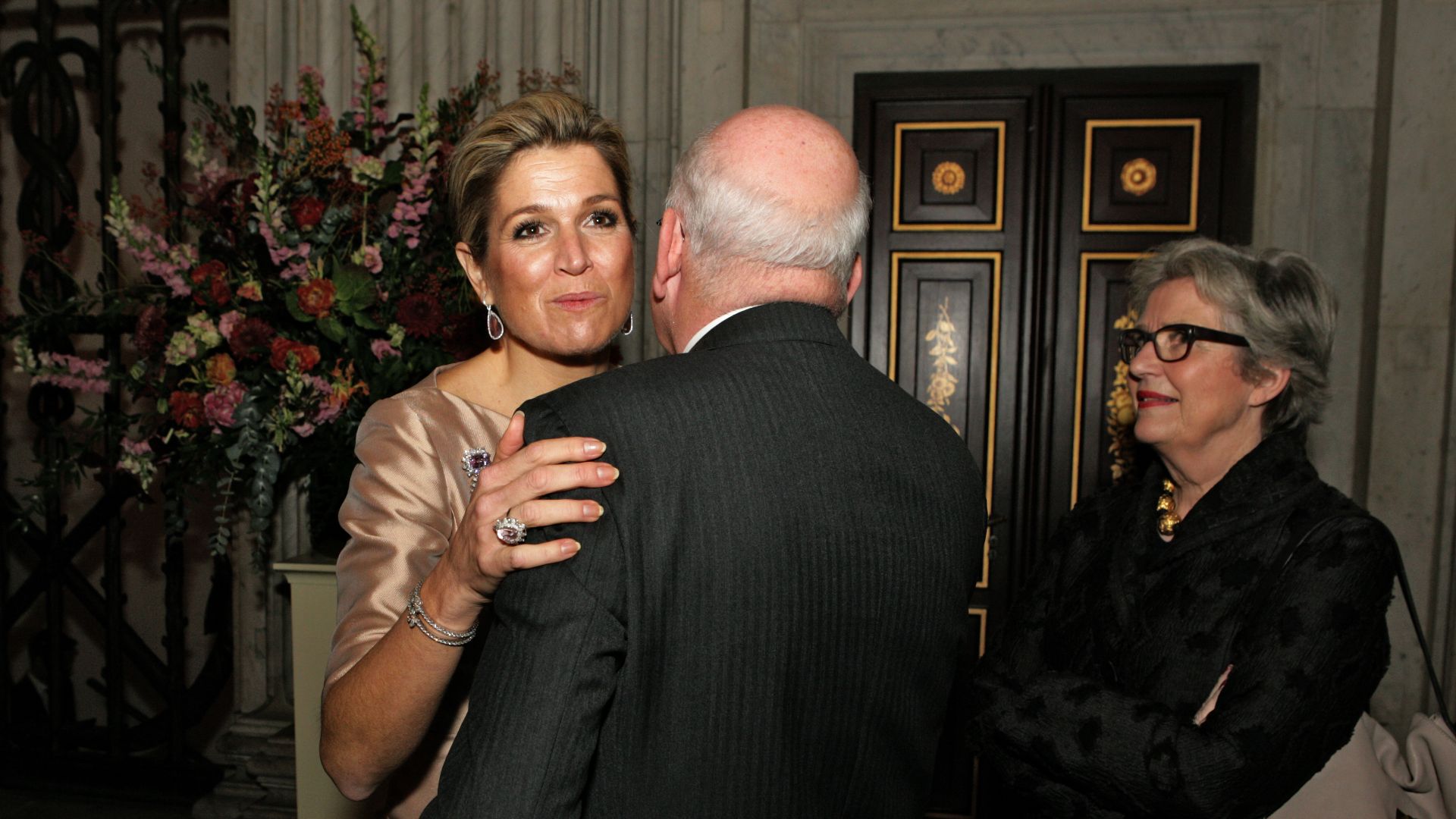 A Kiss Hello: 20 Countries That Practice Kissing On The Cheek