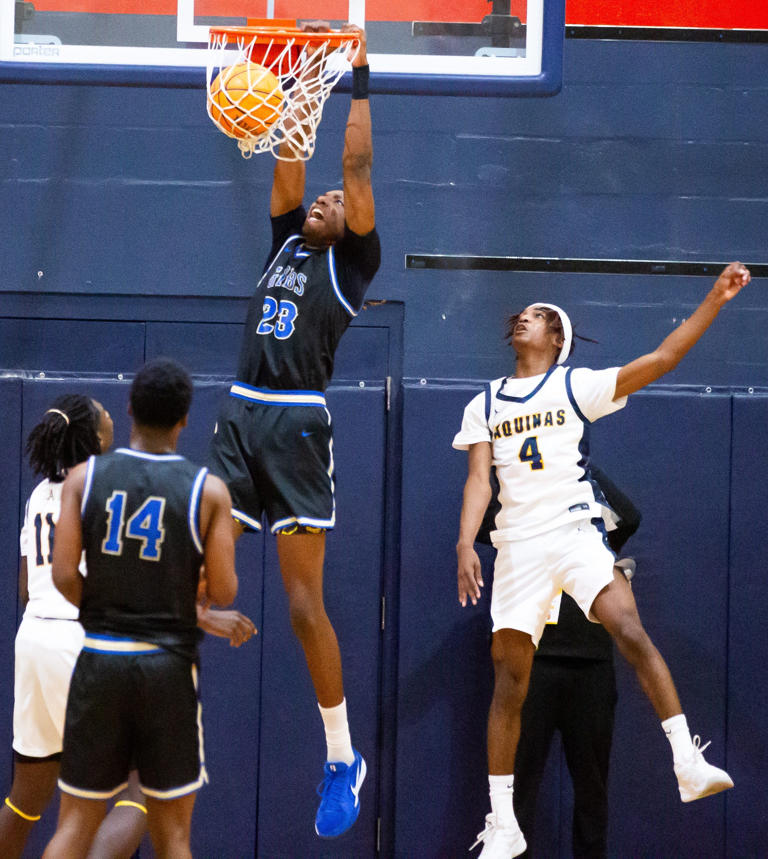 Meet Mike Broxton, the 6-foot-10 tight end making headlines on the ...