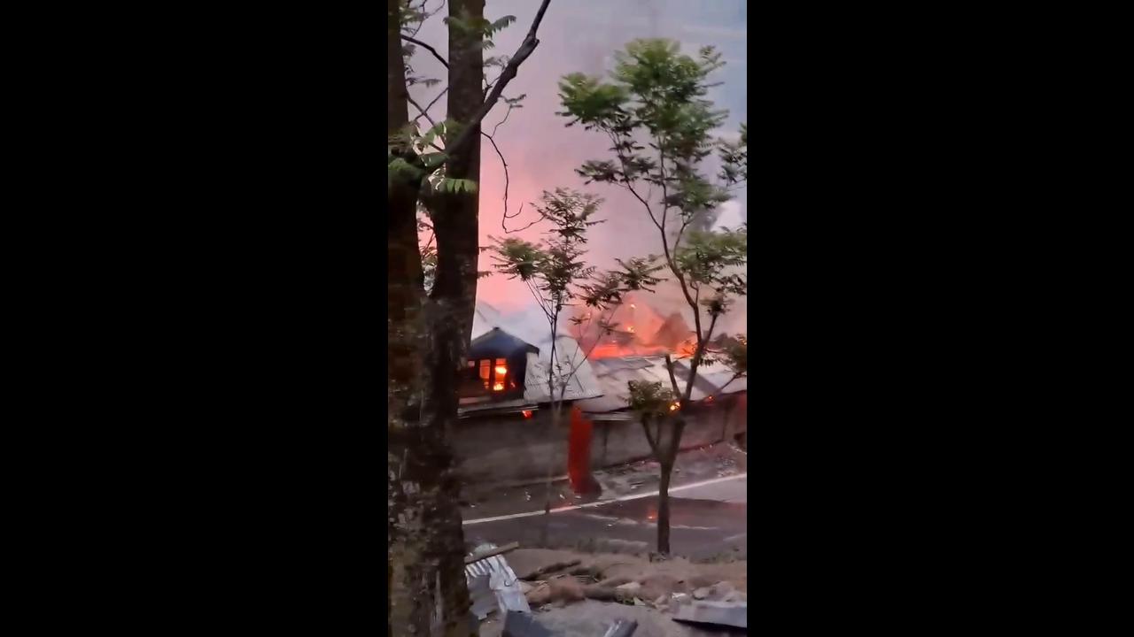 Three killed as Pakistan shells northern India overnight