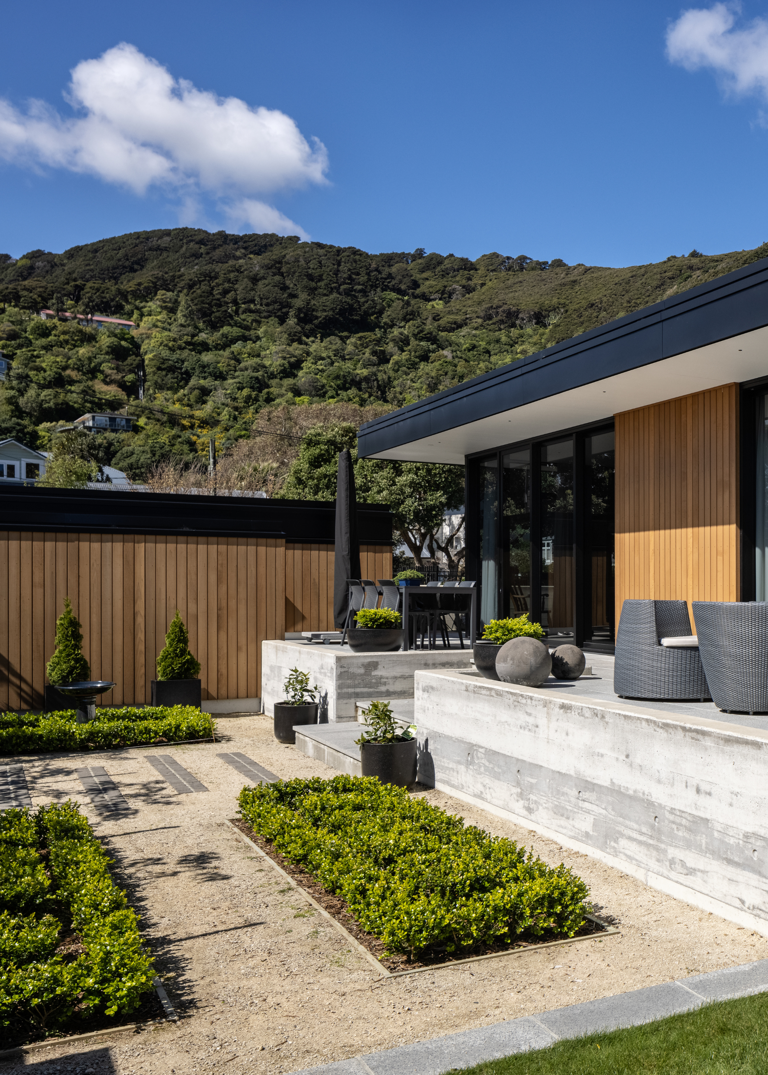 Wood Vs. Vinyl Fence — Which One Should You Use in Your Garden for ...