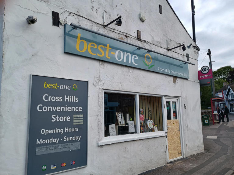 Best-One Kippax: 'Brazen' thieves make off with alcohol and cash after ...