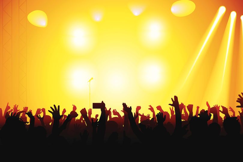 Legendary singer takes drastic action after catching fan using phone at gig