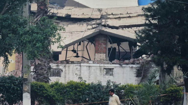 India strikes deep inside Pakistan, Pakistan claims 5 Indian jets shot ...