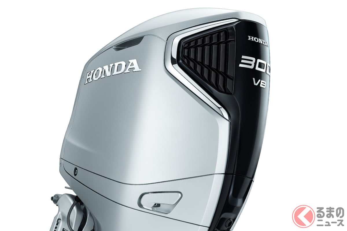 V8エンジン搭載！ ホンダ新型「BF300」発売！ “300馬力”の高出力＆レギュラー仕様！ ホンダ初の“制御機能”搭載した「大型船外機」登場