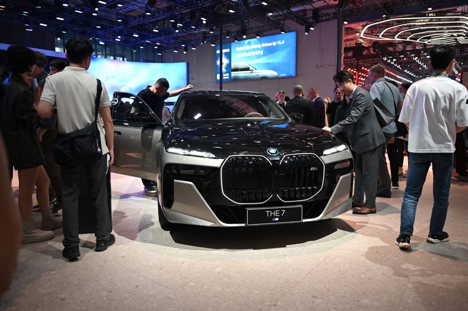 BMW Q1 profit falls 26.4% on weak China sales, 2025 outlook held