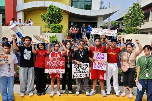 Students protest as Alyansa bets visit BulSU