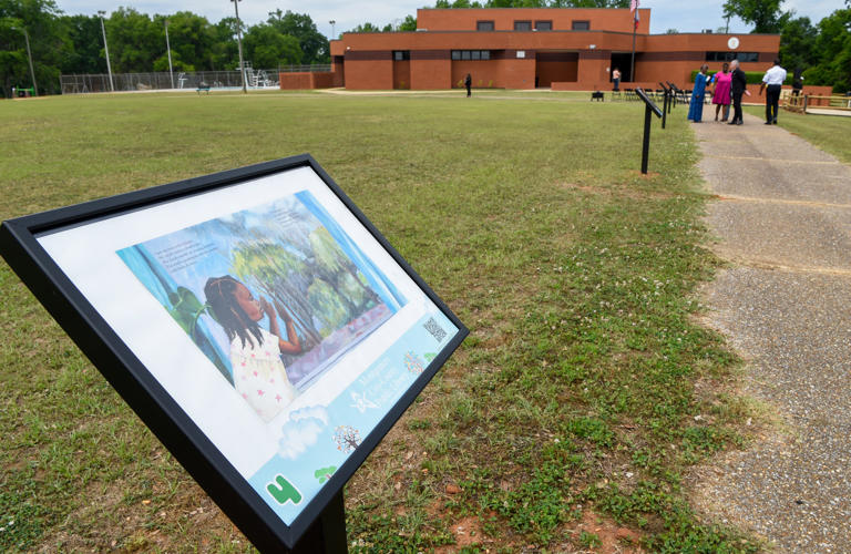 Montgomery celebrates Sheridan Heights Community Center renovations