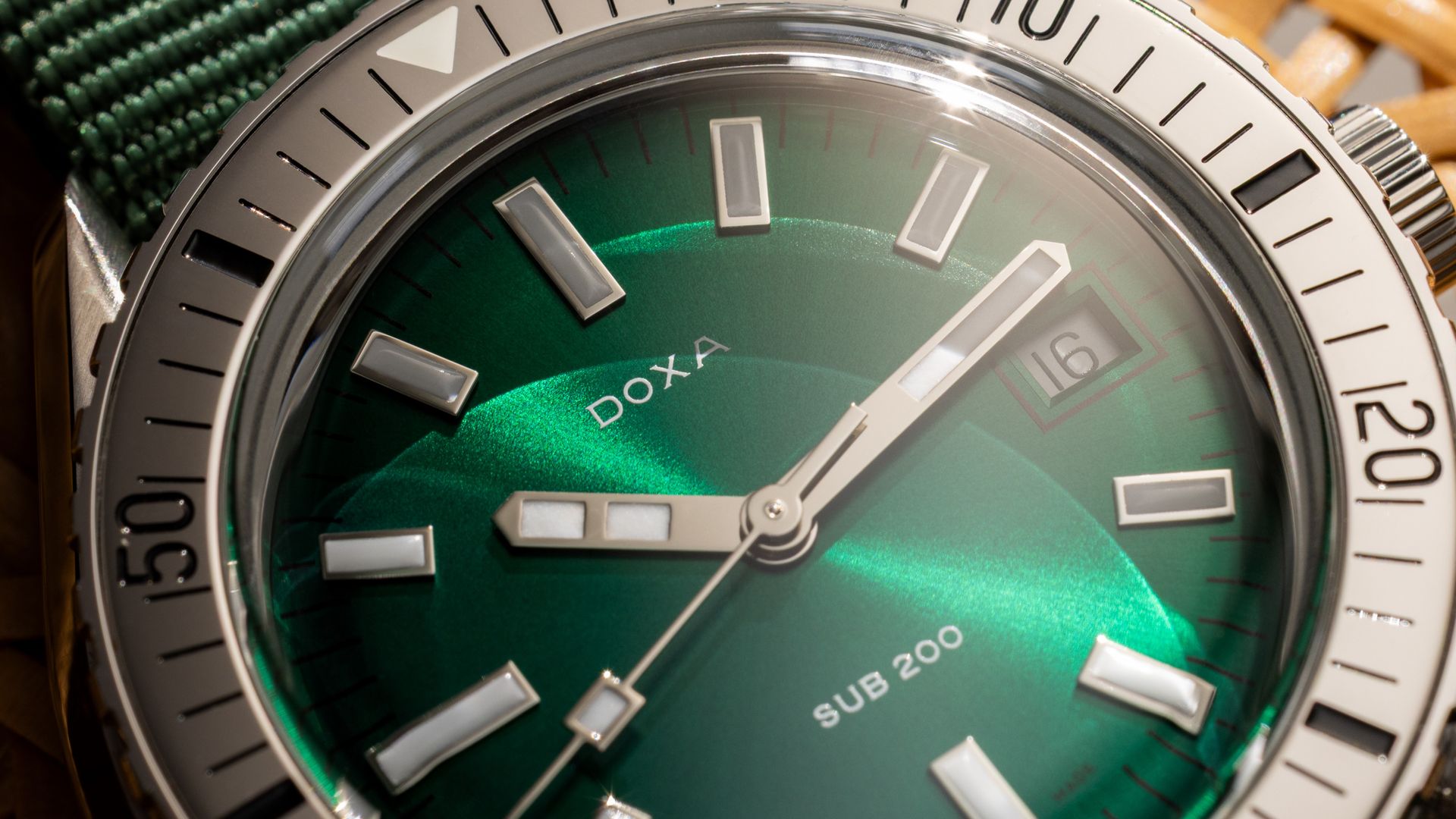 New Doxa Sub 200 is a perfect summer dive watch