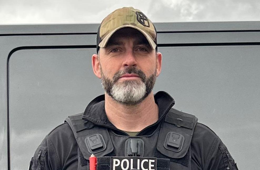 Police officer who clung to a car speeding through Luton nominated for ...