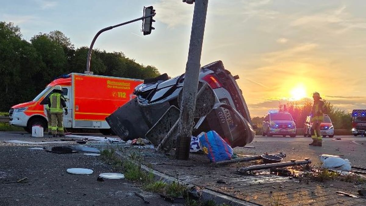 Datteln: Audi wird bei Unfall 15 Meter durch die Luft geschleudert