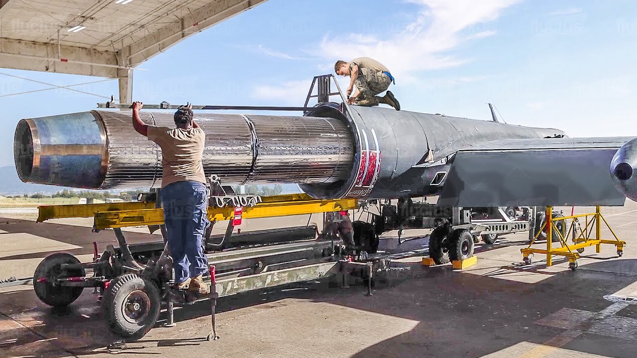 Maintaining the US U-2 spy plane after intense edge of space mission
