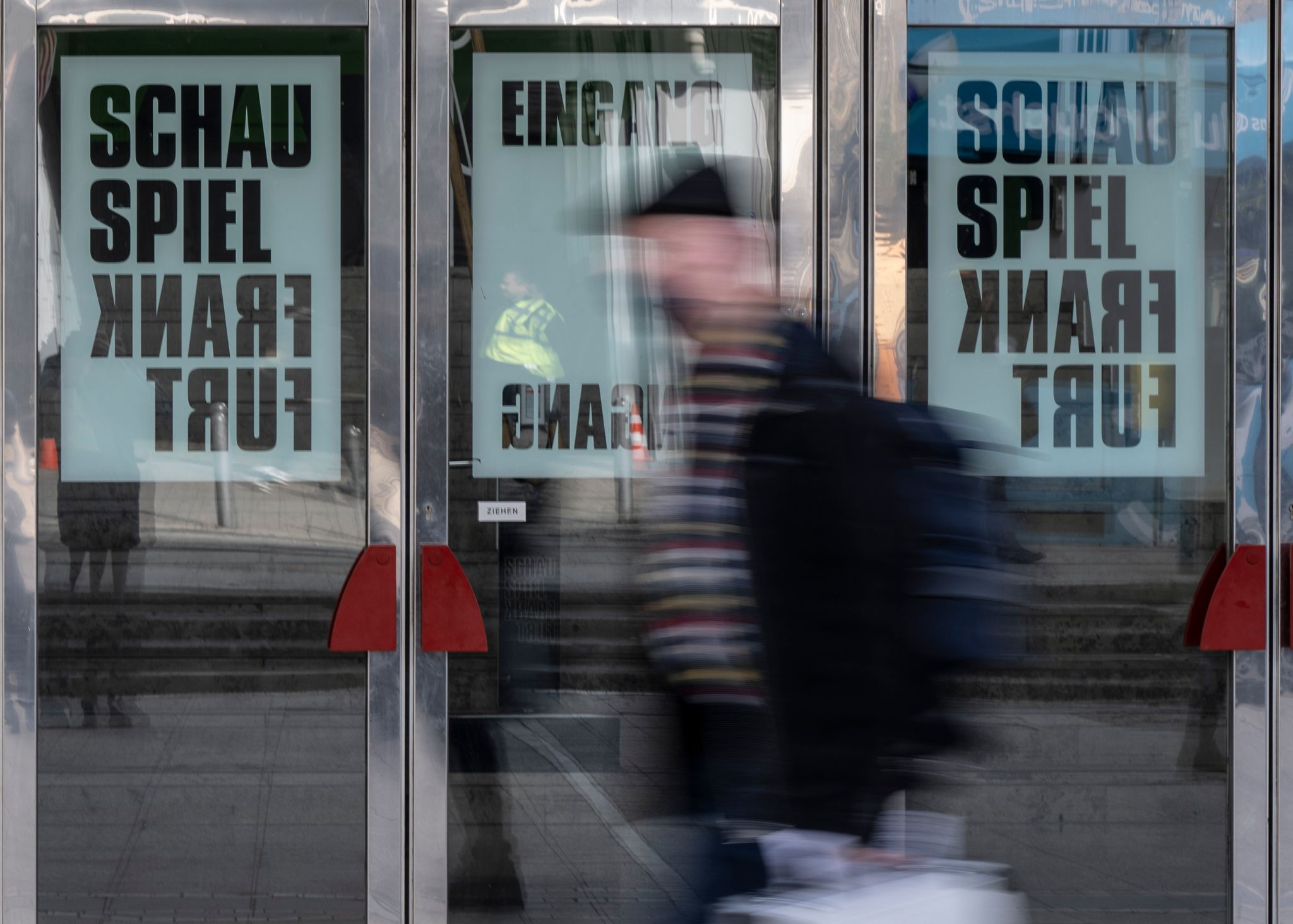 Zehn Uraufführungen und viel Politik am Schauspiel Frankfurt