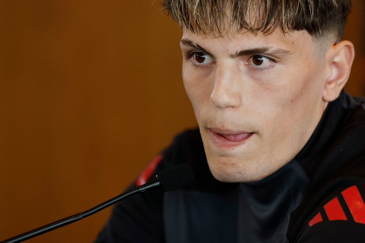 Alejandro Garnacho clarifies Manchester United future after ‘very ...