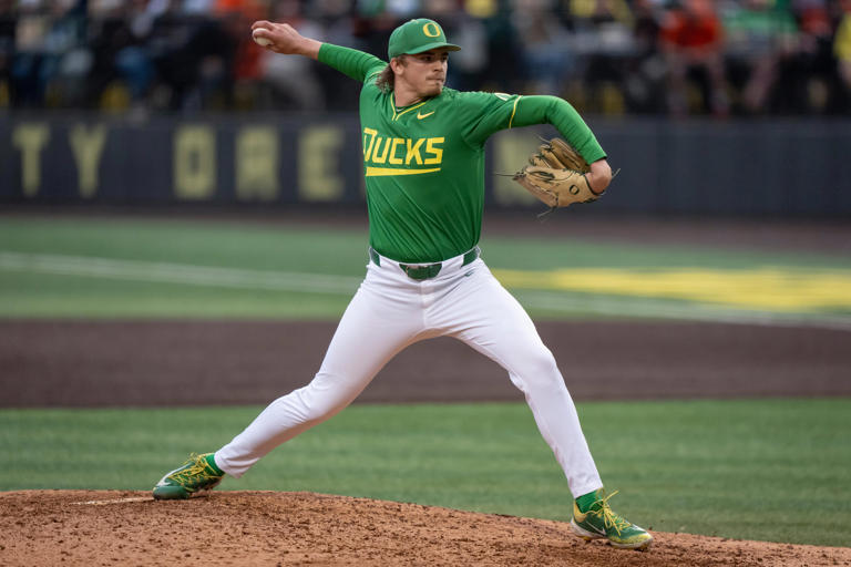 Hard-throwing reliever commits to FSU baseball