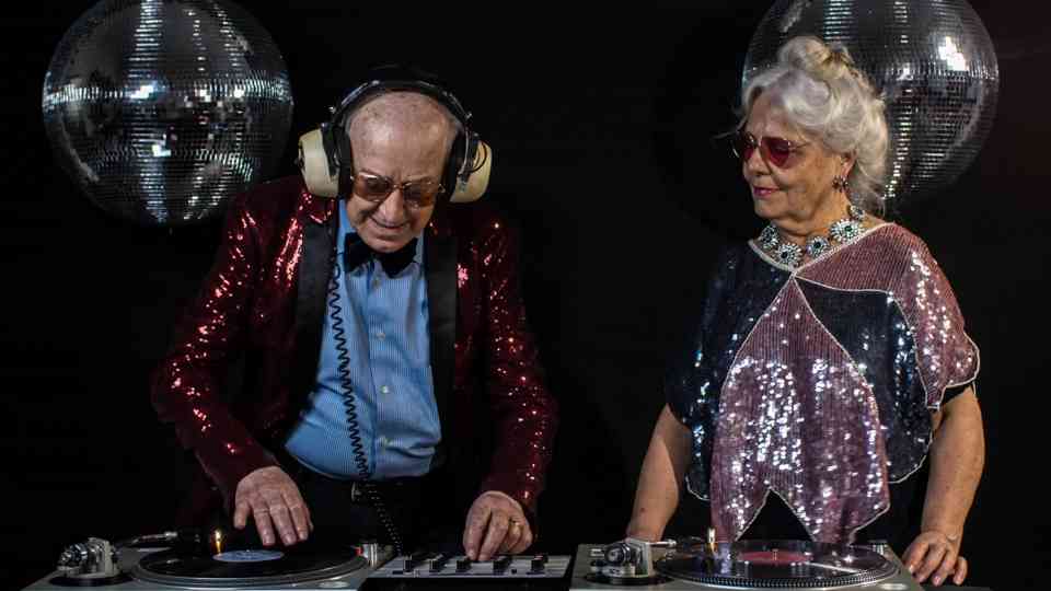 Timeless style: 7 fashion mistakes baby boomers must avoid