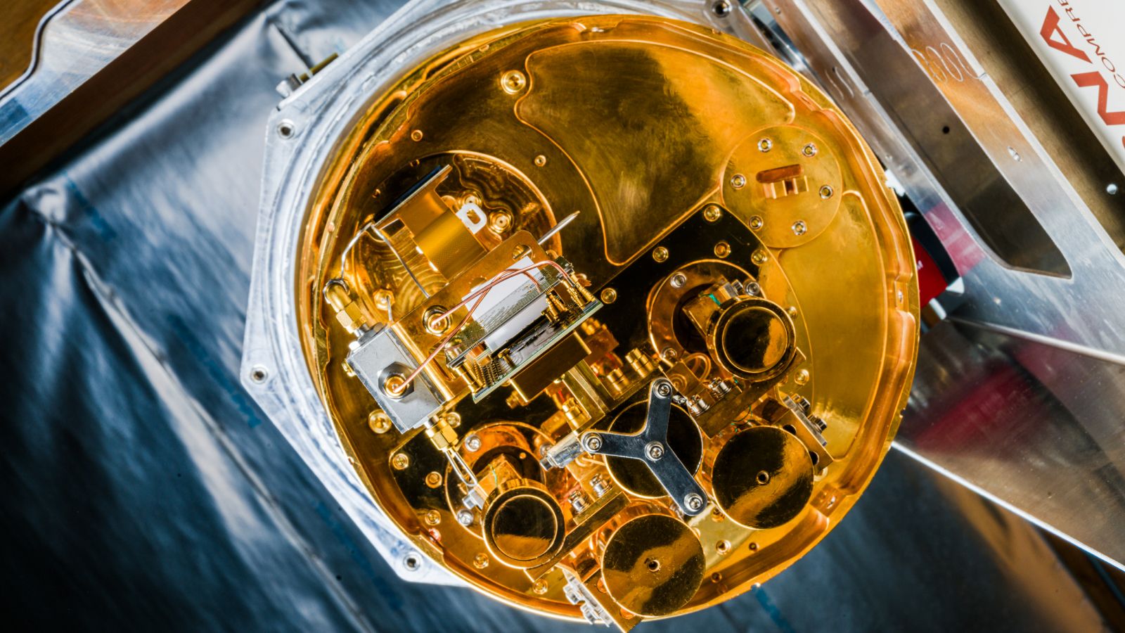 World's first silicon-based quantum computer is small enough to plug ...