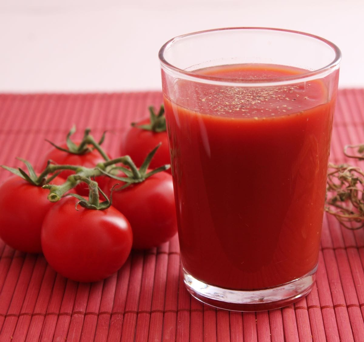 Forskere ser overraskende effekt af tomat- og sojajuice