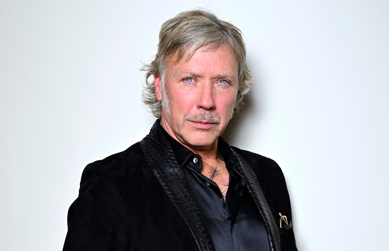 Menovinkkki: Samuli Edelmann ja Mikael Persbrandt esiintyvät sirkusteltassa