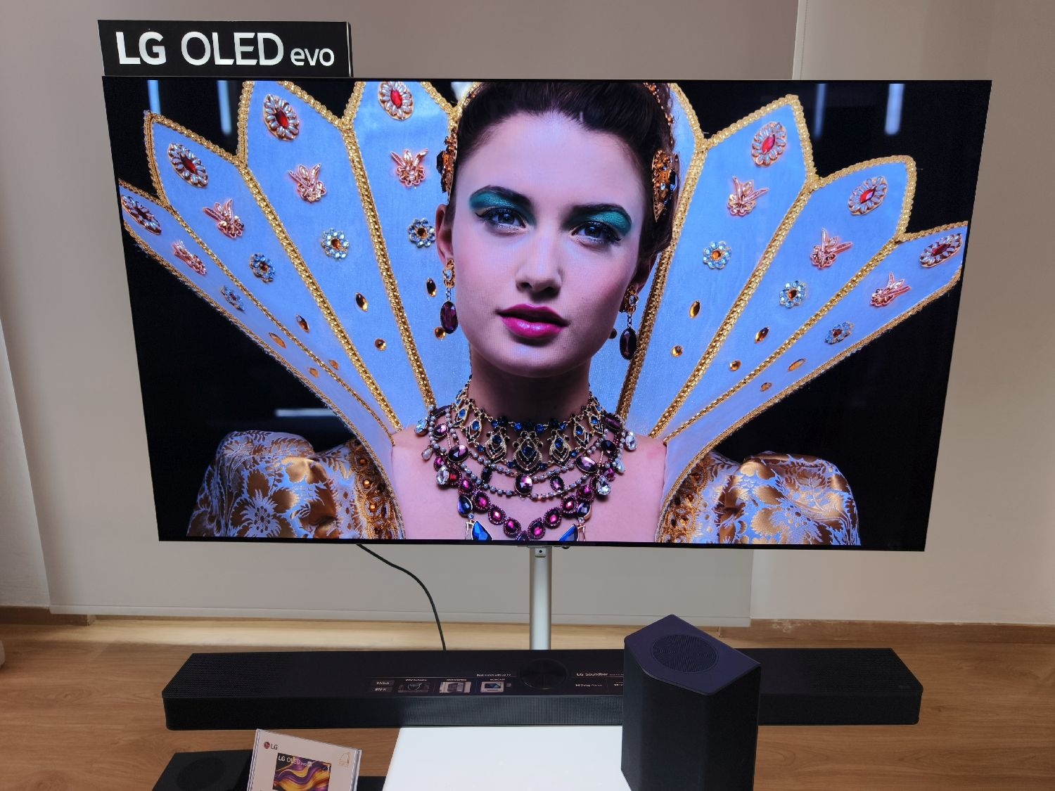 H LG παρουσίασε τις νέες OLED και QNED τηλεοράσεις για το 2025