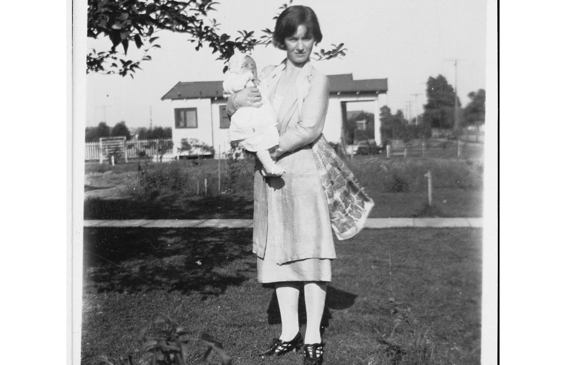 Rare photos reveal Marilyn Monroe's life through her beautiful homes
