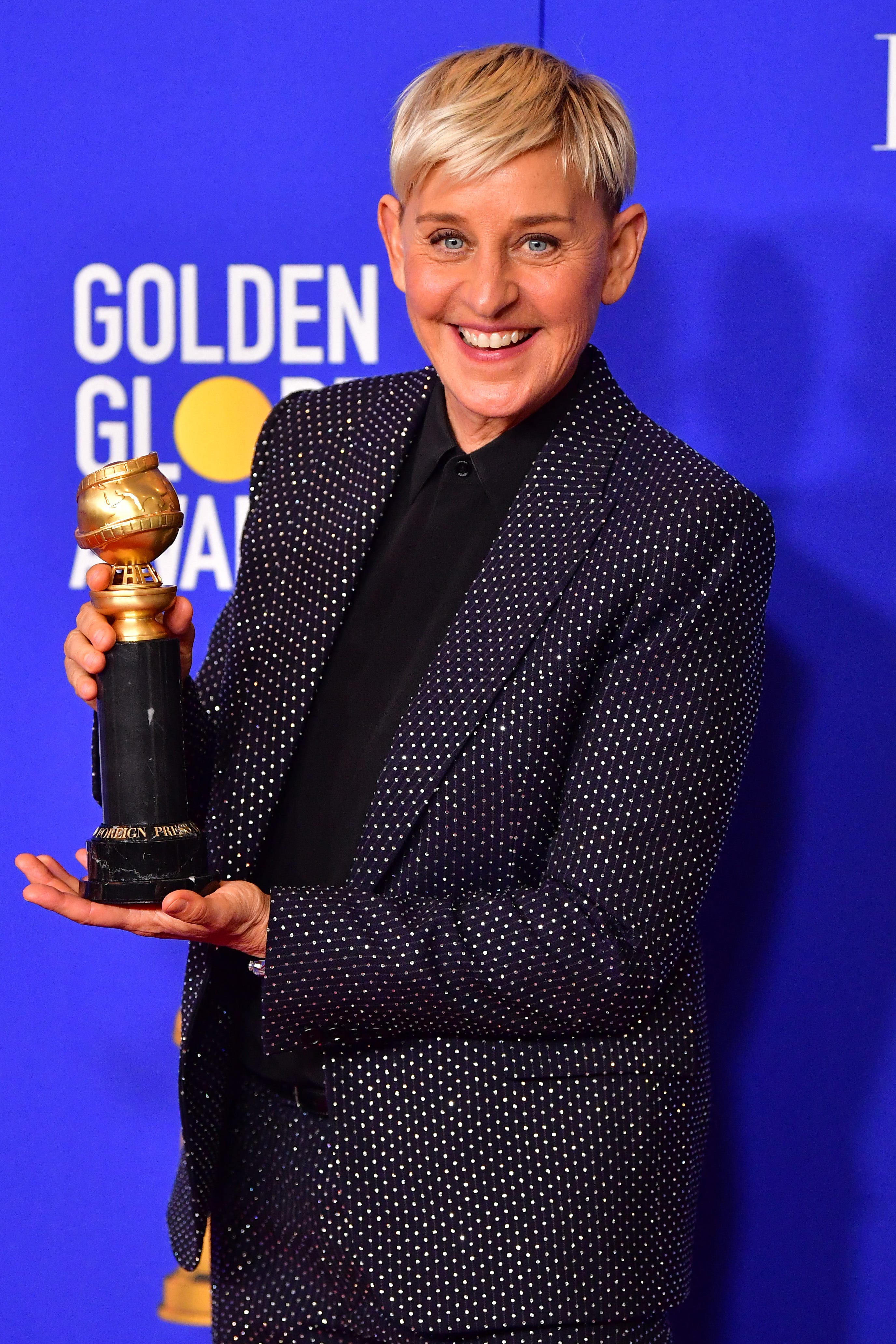 Ellen DeGeneres ditches famous blonde for shocking new look: See ...