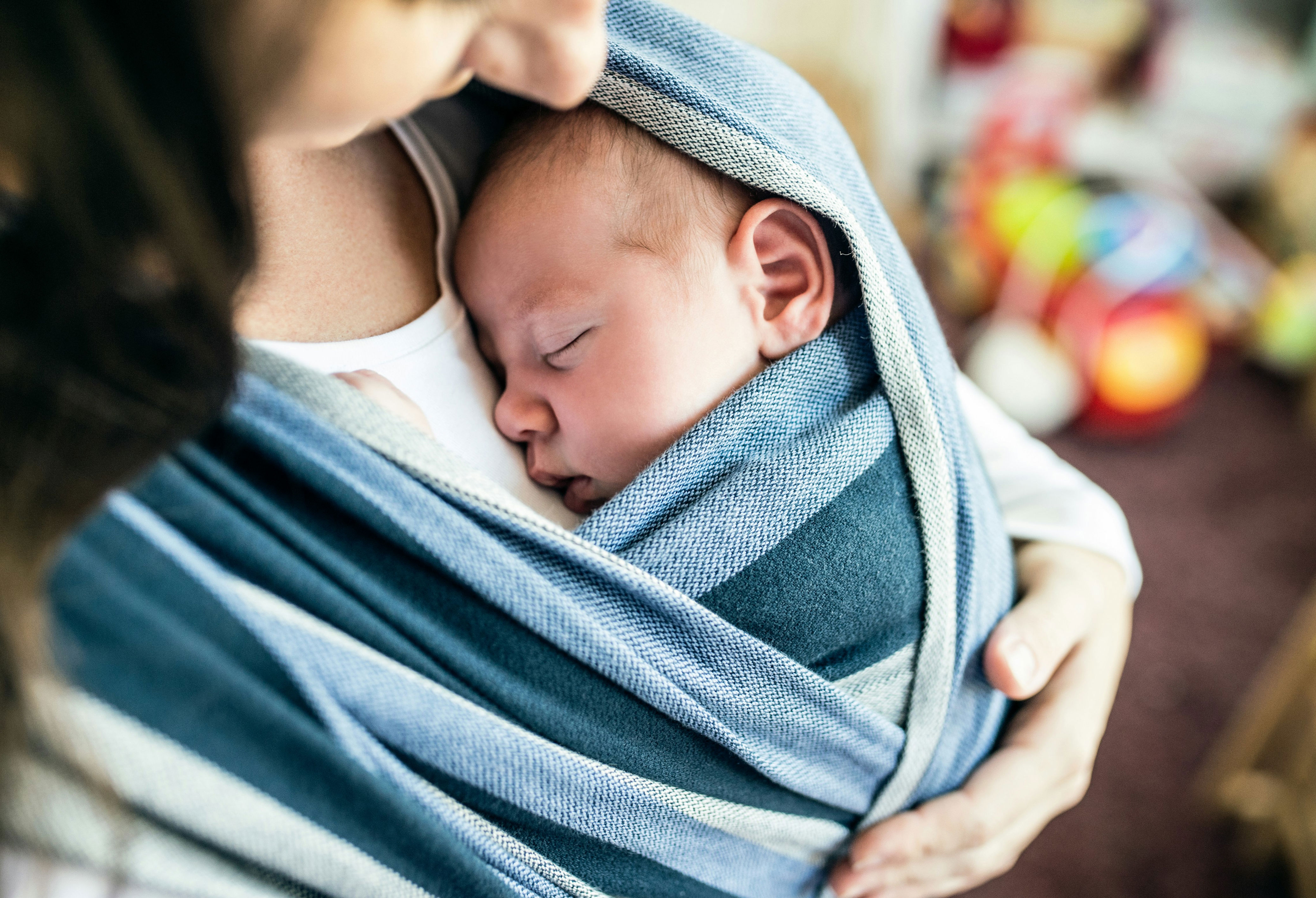 Babywearing guide for new parents: Benefits, safety tips and how to get ...