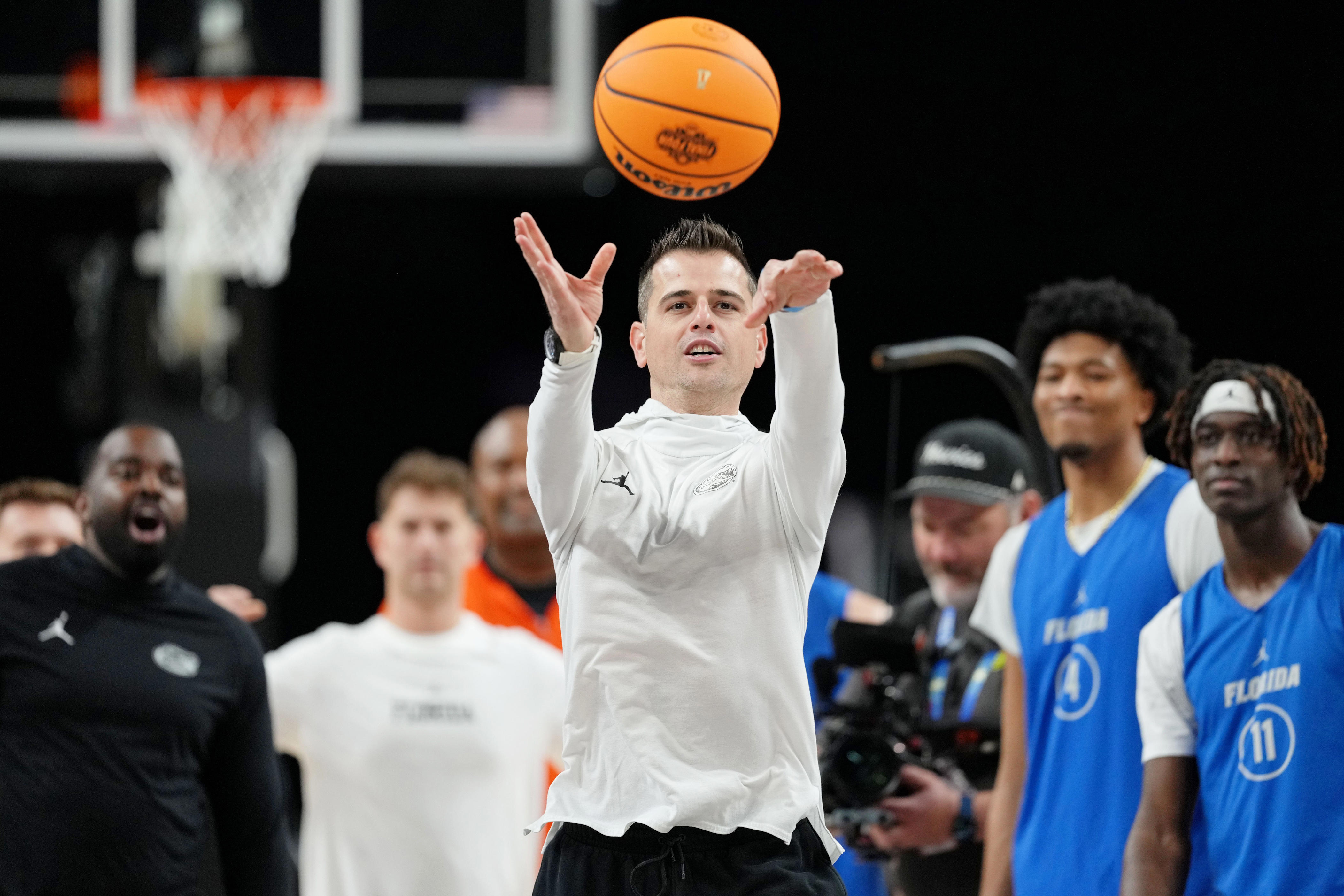 Todd Golden a top-10 coach in college basketball, per CBS Sports