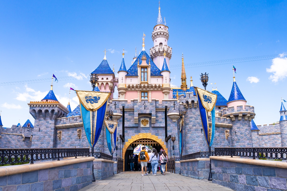 Disneyland to Unveil Controversial Walt Disney Robot in July - and Some ...