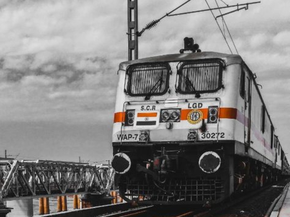 Indian Railways: क्या TTE के अलावा RPF के जवान भी चेक कर सकते हैं ट्रेन ...