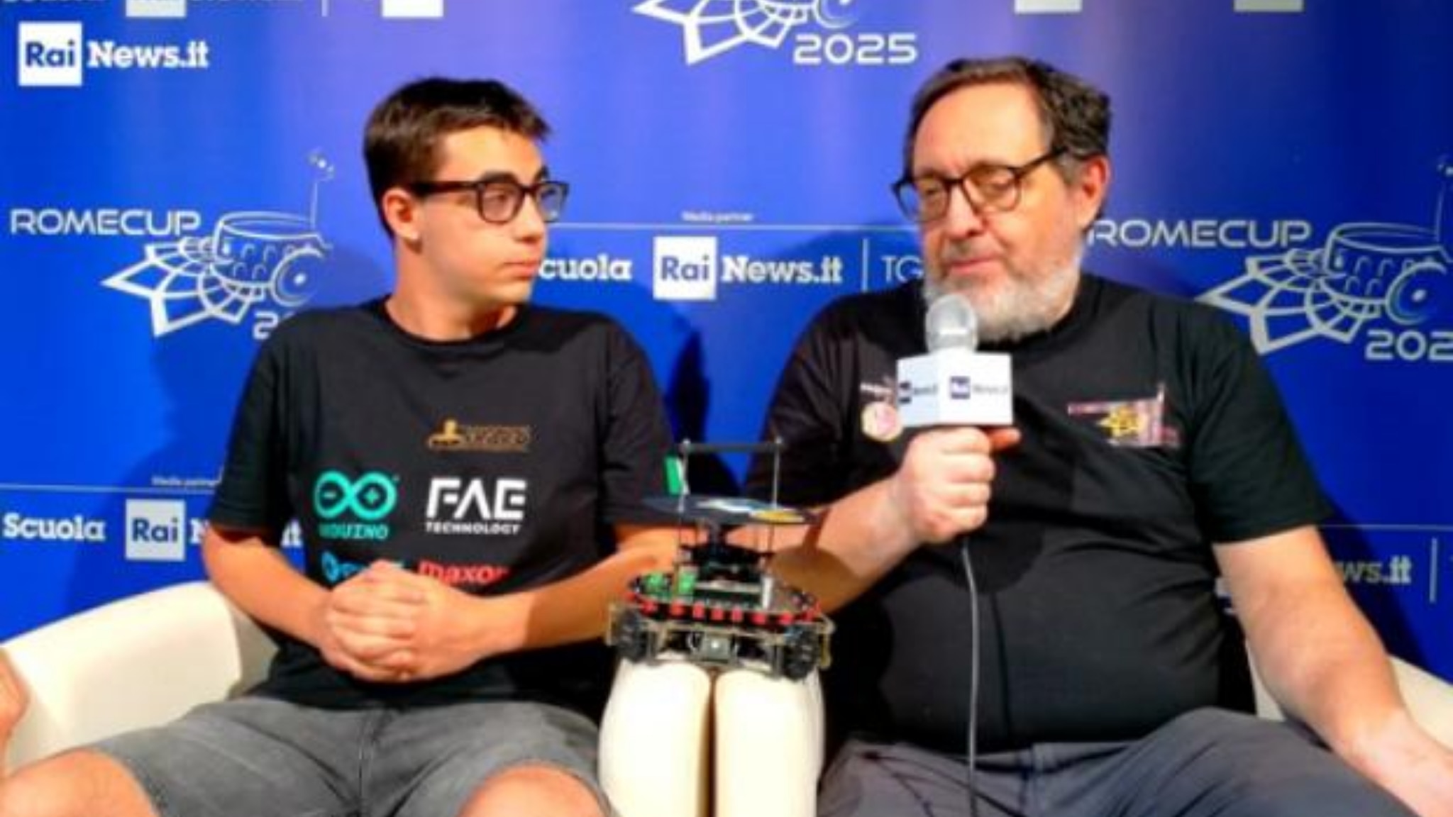 Il professor Paolo Torda e Lorenzo, campione nazionale di robotica ...