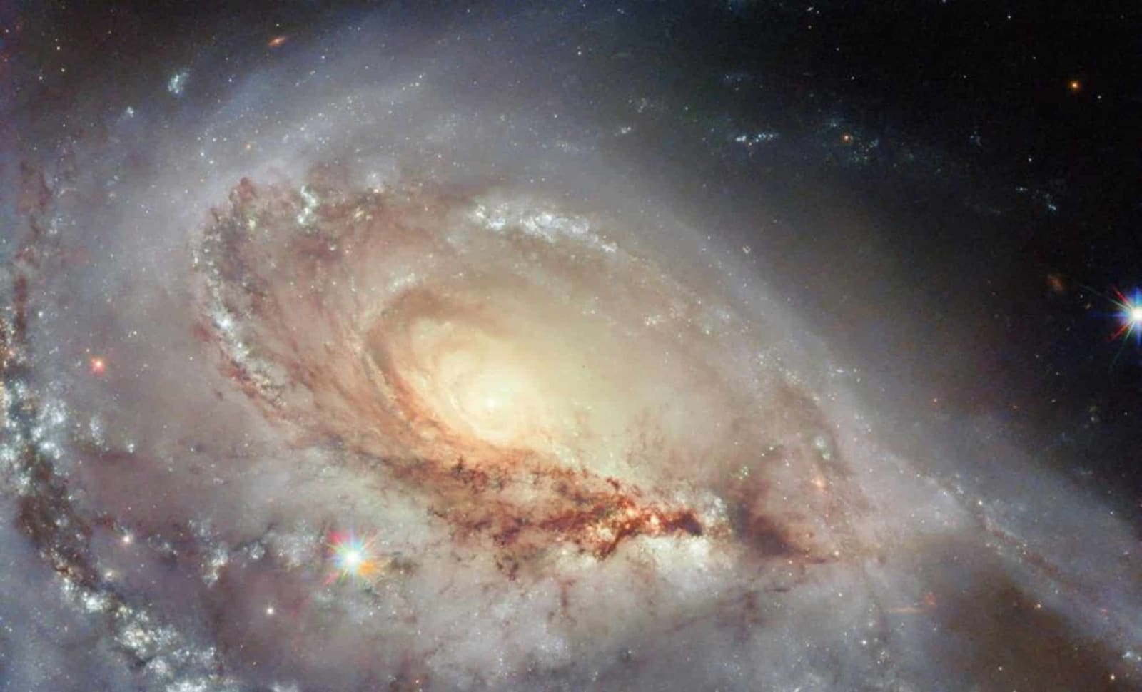 Hubble’s Stunning Image of Arp 184 Reveals Its One-Armed Spiral