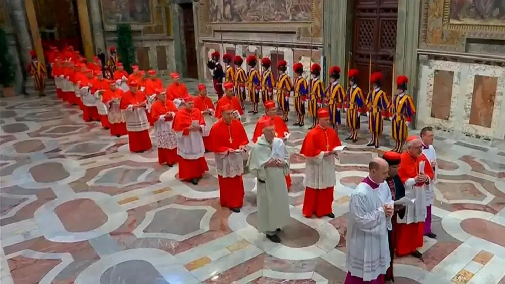 Cardinals recite oath of secrecy as conclave begins