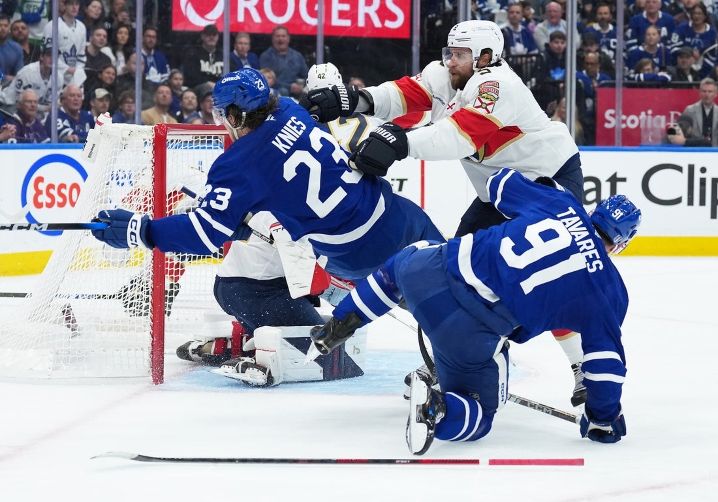 Leafs break tie in 3rd, take 2-0 series lead vs. Panthers