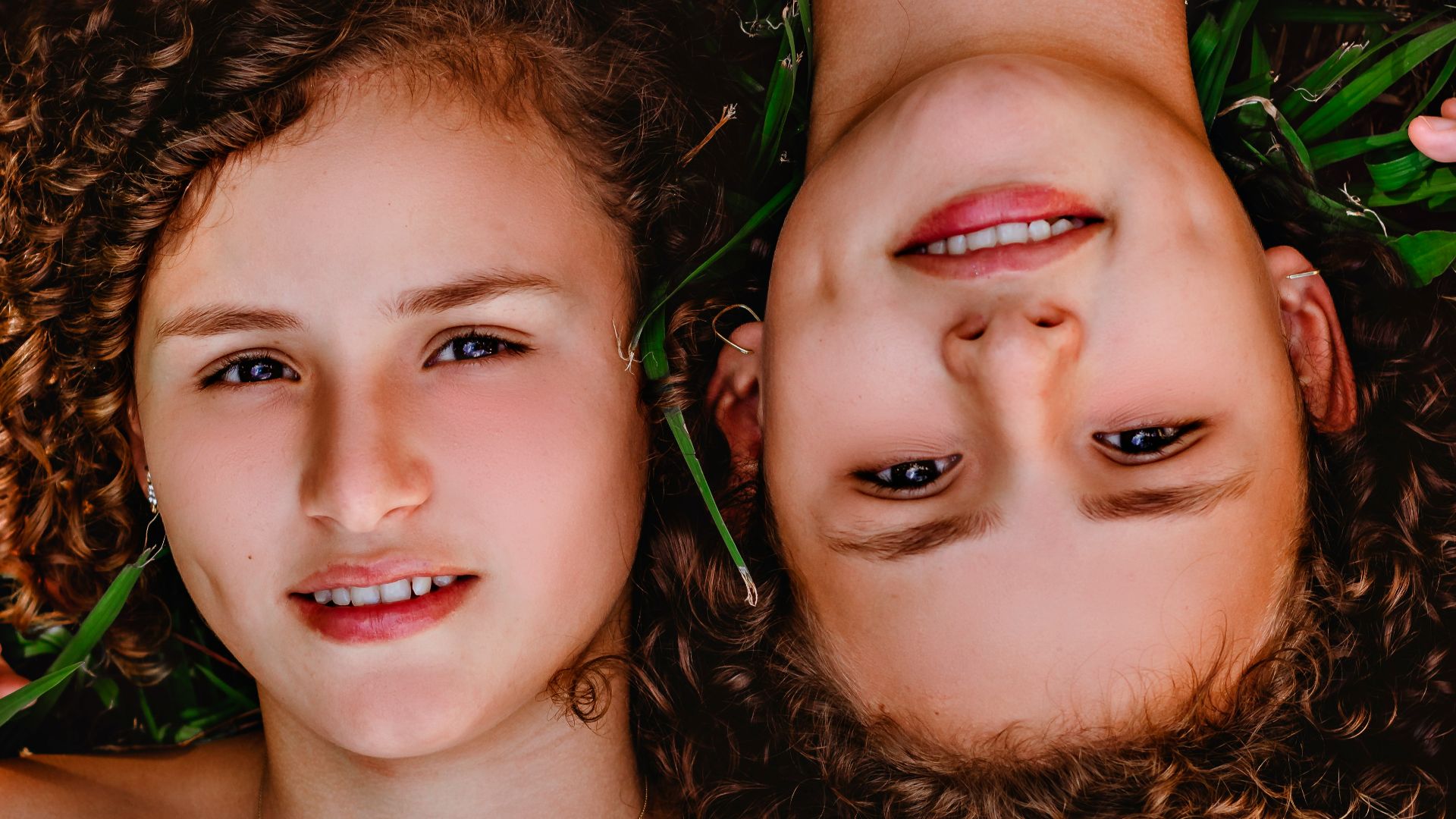 10 Reasons Why Being A Twin Sucks & 10 Why It's Amazing